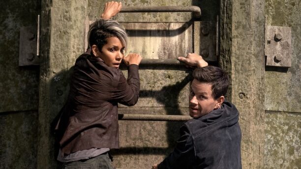 Soldater kæmper for livet i brutal Netflix-actionfilm: ‘War Machine ...